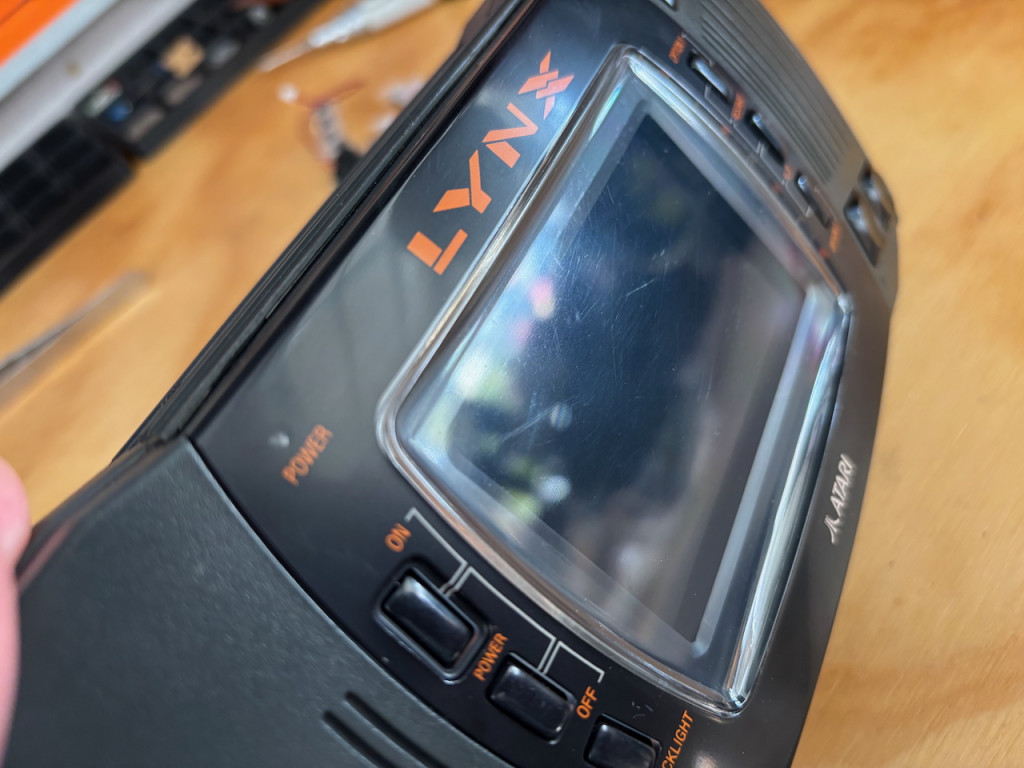 Atari Lynx 2 - Recapped and Modded with NiMh Charge Module, BennVenn IPS Screen and New Speaker