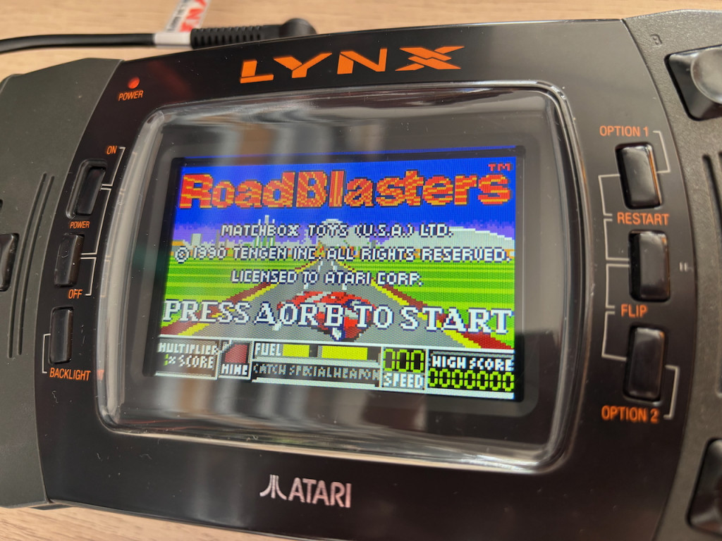 Atari Lynx 2 - Recapped and Modded with NiMh Charge Module, BennVenn IPS Screen and New Speaker